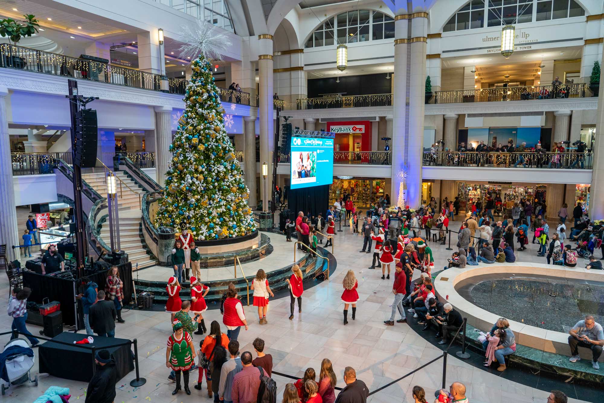 12 Fun Things to Do in Cleveland at Christmas With Kids (2024)